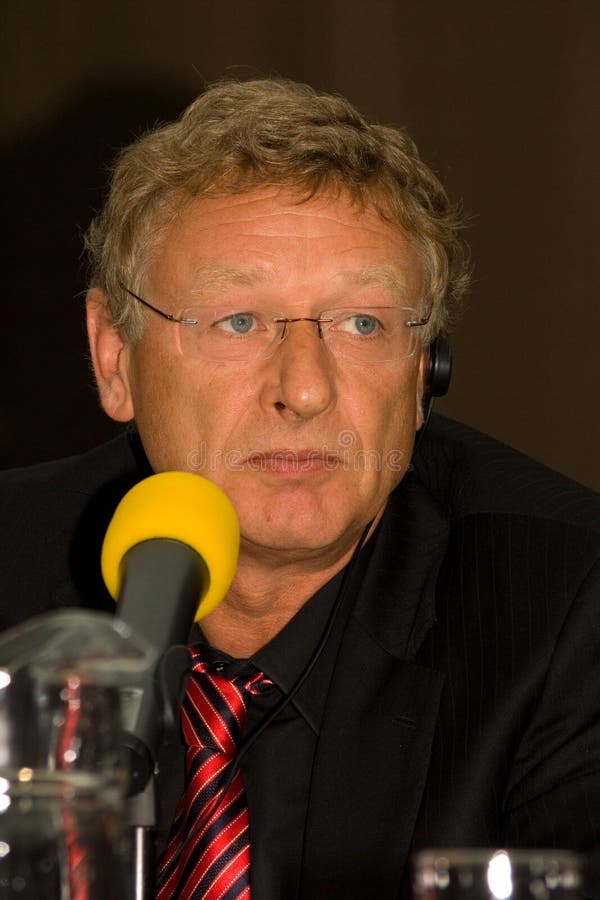 Hermann Tilke En La Alcantarilla De Moscú Foto editorial - Imagen de ...