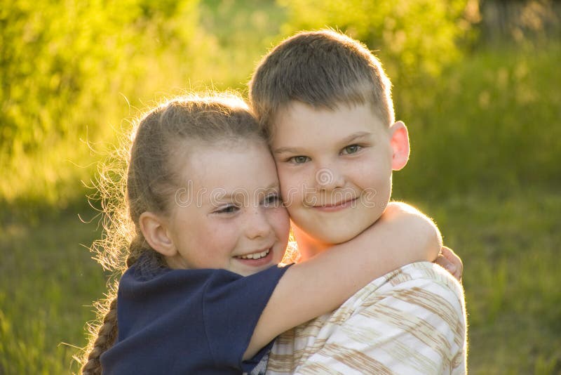Hermano y hermana imagen de archivo. Imagen de muchacha - 55589287