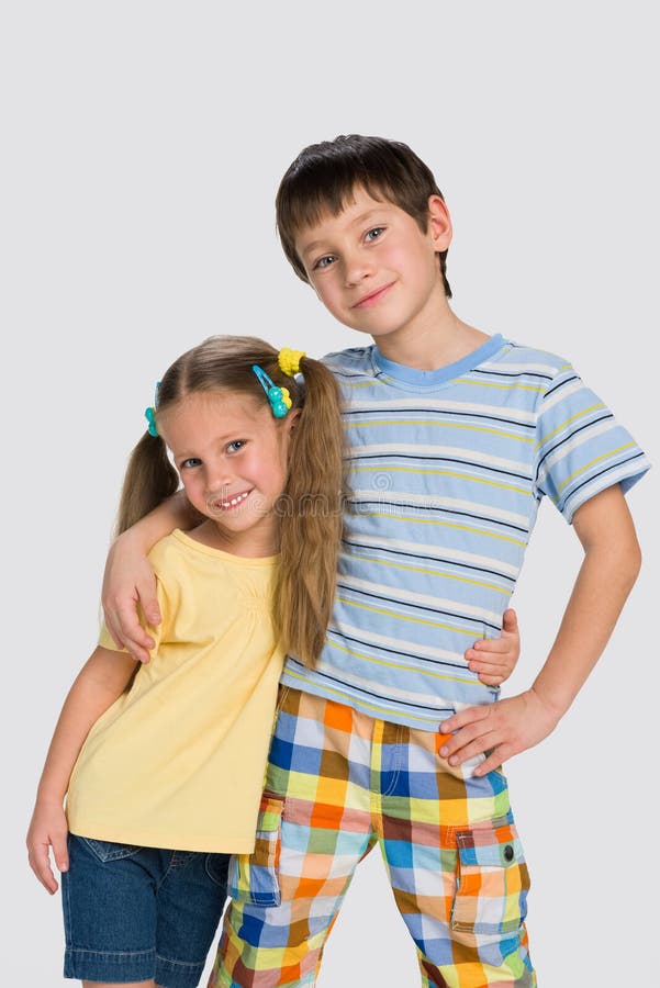 Hermana Y Hermano Foto De Archivo Imagen De Blanco Sonriente 64157846