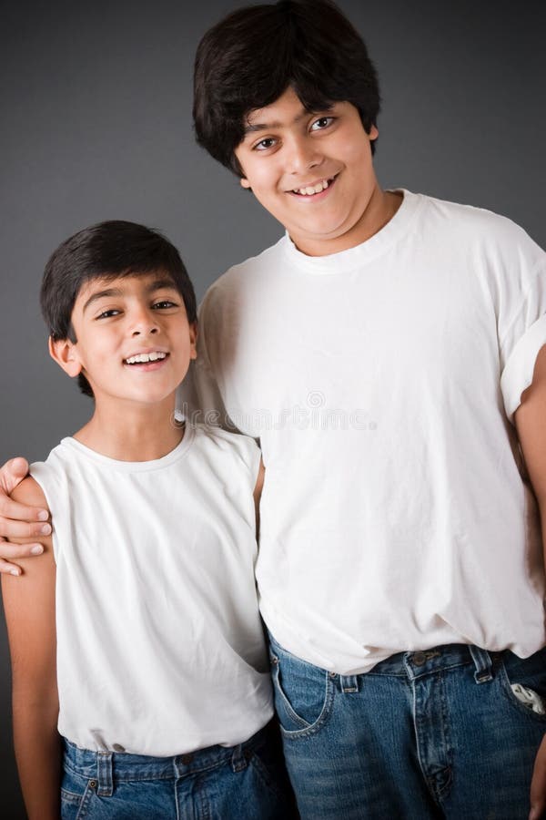Hermanos foto de archivo. Imagen de confidente, junto - 6218456