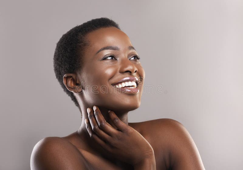 Hermosa Mujer Negra Desnuda Con Piel Impecable Y Una Sonrisa ... Hermosa Mujer Negra Desnuda Con Piel Impecable Y Una Sonrisa ...