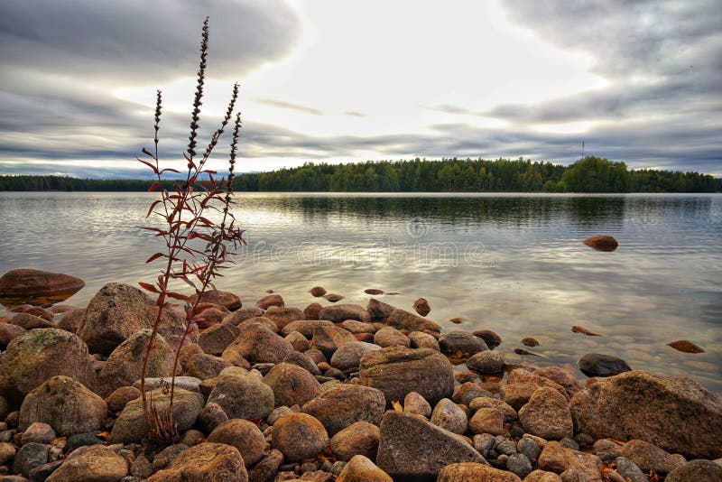 Hermosas Rocas De Colores En Aguas Cristalinas Foto de archivo - Imagen ...