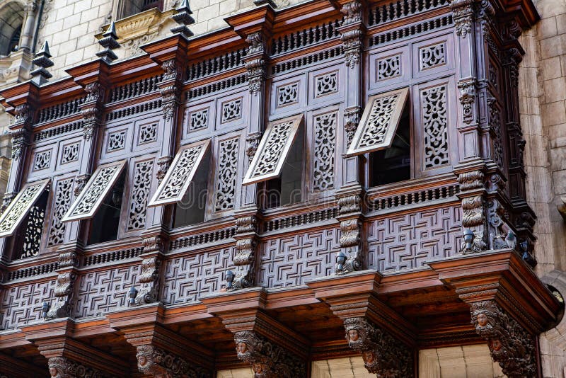 Hermosos Edificios Coloniales Y Calles En La Capital Peruana Lima Foto ...