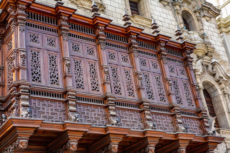 Hermosos Edificios Coloniales Y Calles En La Capital Peruana Lima Foto ...