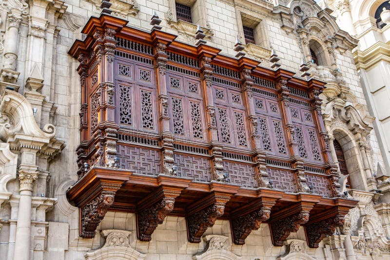 Hermosos Edificios Coloniales Y Calles En La Capital Peruana Lima ...