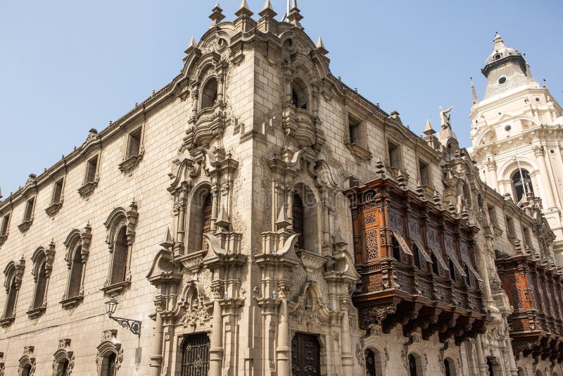 Hermosos Edificios Coloniales Y Calles En La Capital Peruana Lima ...