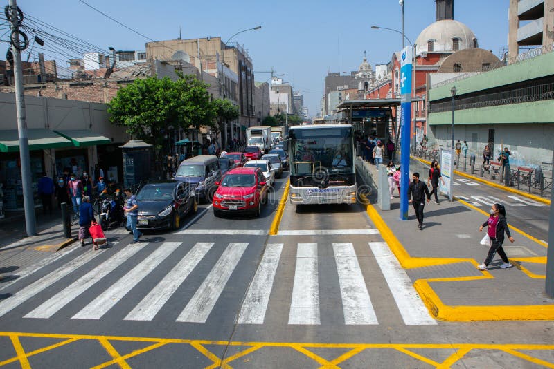 Hermosos Edificios Coloniales Y Calles En La Capital Peruana Lima ...