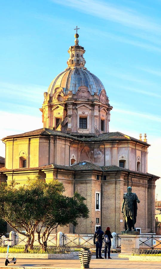 Hermosos Edificios De Roma Italia Imagen de archivo editorial - Imagen ...