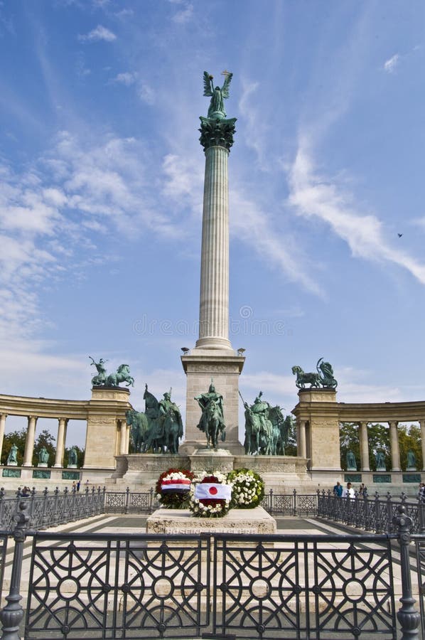 Heroes Square, Budapest editorial stock image. Image of statues - 15515894