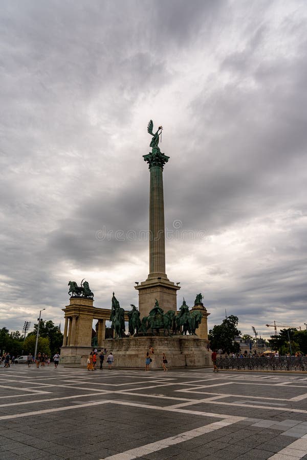 Heroes Square in Budapest, Hungary. Editorial Image - Image of square ...
