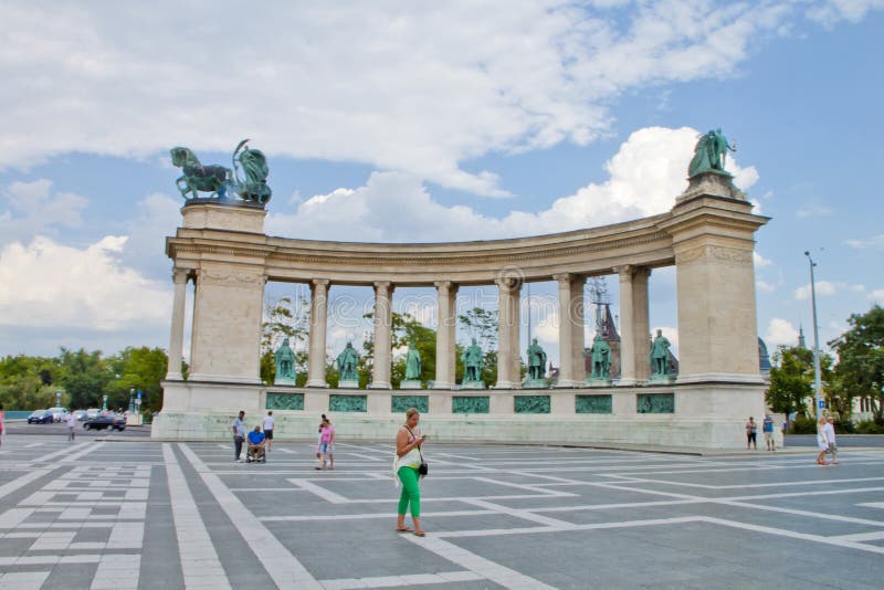 Heroes Square in Budapest editorial photography. Image of building ...