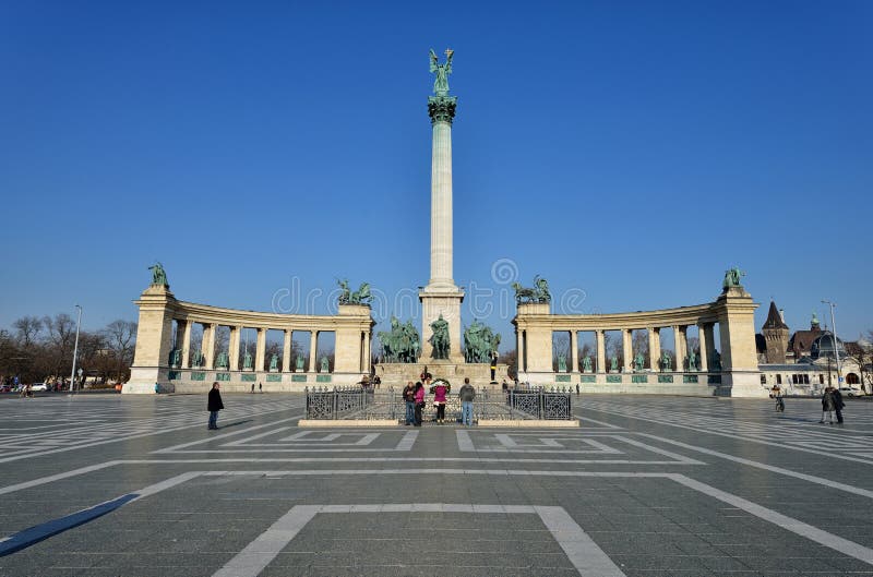 Heroes Square, Budapest editorial stock photo. Image of hosok - 54479153