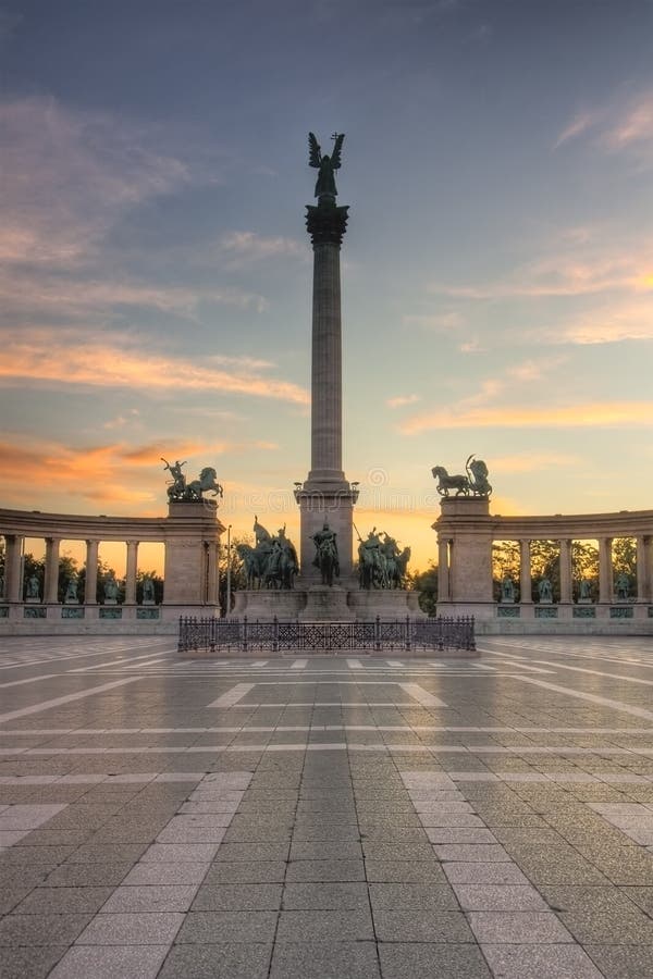 Heroes Square stock photo. Image of hungary, travelling - 34257140
