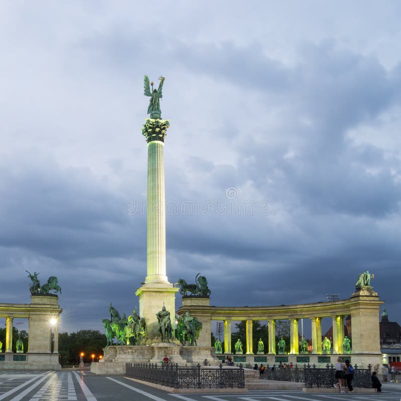 Heroes Square at Dusk editorial photo. Image of column - 116811391