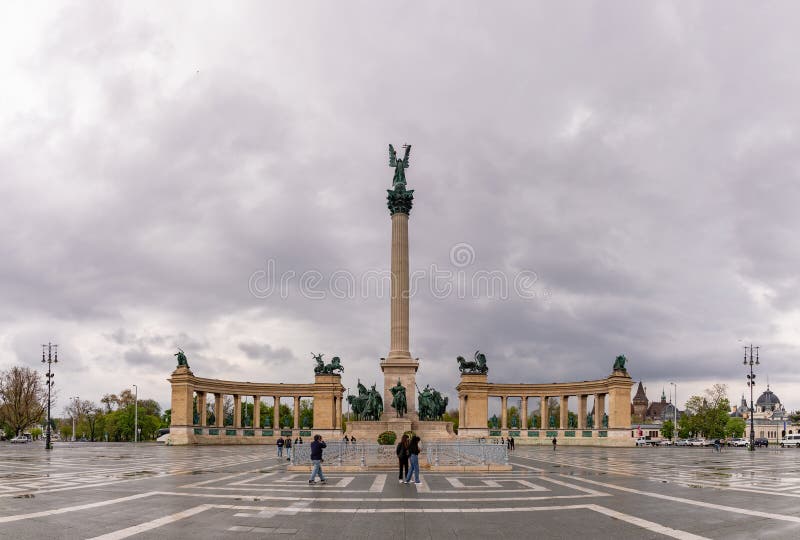 Heroes Square editorial photography. Image of columns - 291062552