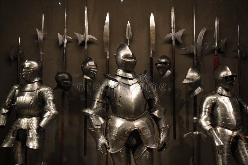 Heroiska Riddare I Skinande Harnesk Redaktionell Fotografering för ...