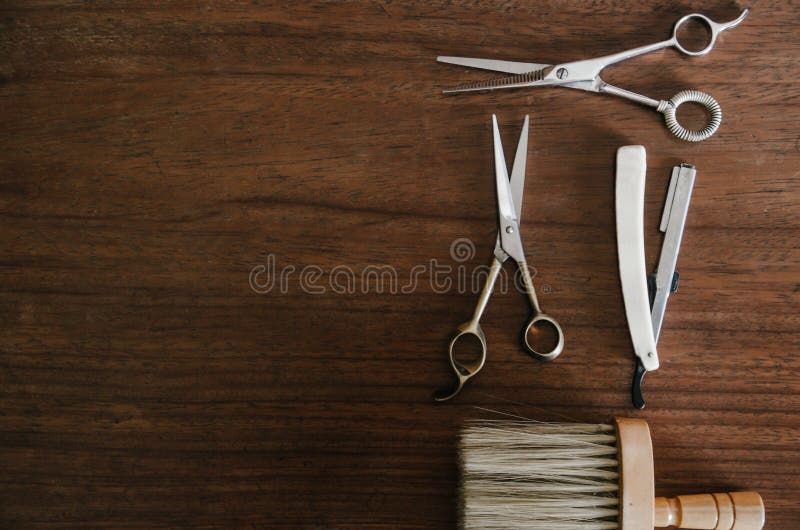 Herramienta De Barbero Sobre Mesa De Madera Con Espacio Foto de archivo ...