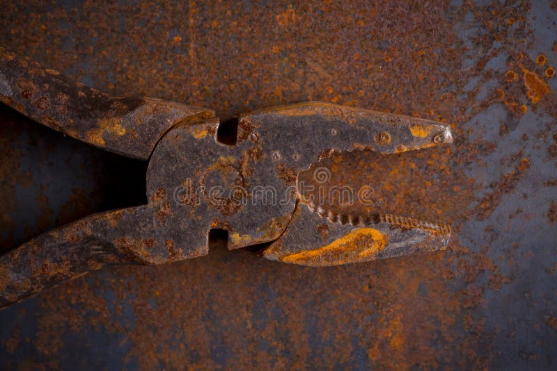 Herramientas Oxidadas Viejas Foto de archivo - Imagen de oxidado, viejo ...