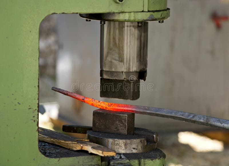 Herramientas Y Acciones Para Forjar Hierro Imagen de archivo - Imagen ...