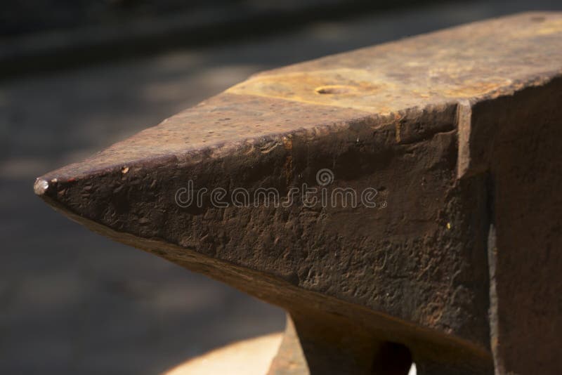 Herramientas Y Acciones Para Forjar Hierro Imagen de archivo - Imagen ...