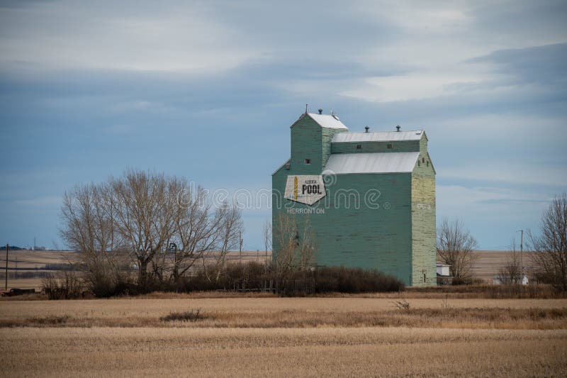 Herronton`s Old Alberta Wheat Pool Grain Elevator Editorial Stock Photo ...