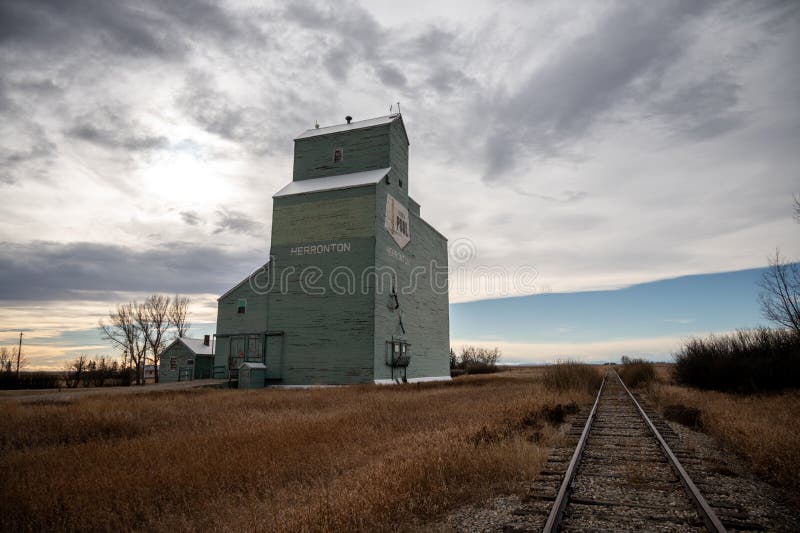 Herronton`s Old Alberta Wheat Pool Grain Elevator Editorial Photo ...