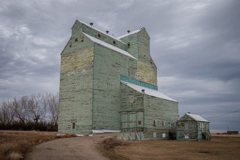 Herronton`s Old Alberta Wheat Pool Grain Elevator Editorial Stock Image ...