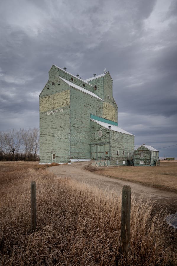 Herronton`s Old Alberta Wheat Pool Grain Elevator Editorial Stock Photo ...