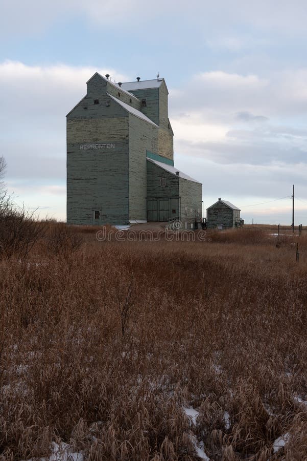 Herronton`s Old Alberta Wheat Pool Grain Elevator Stock Image - Image ...