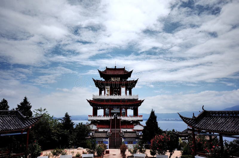 Heshun Yuan Dragon Pavilion Imagen de archivo - Imagen de verde ...