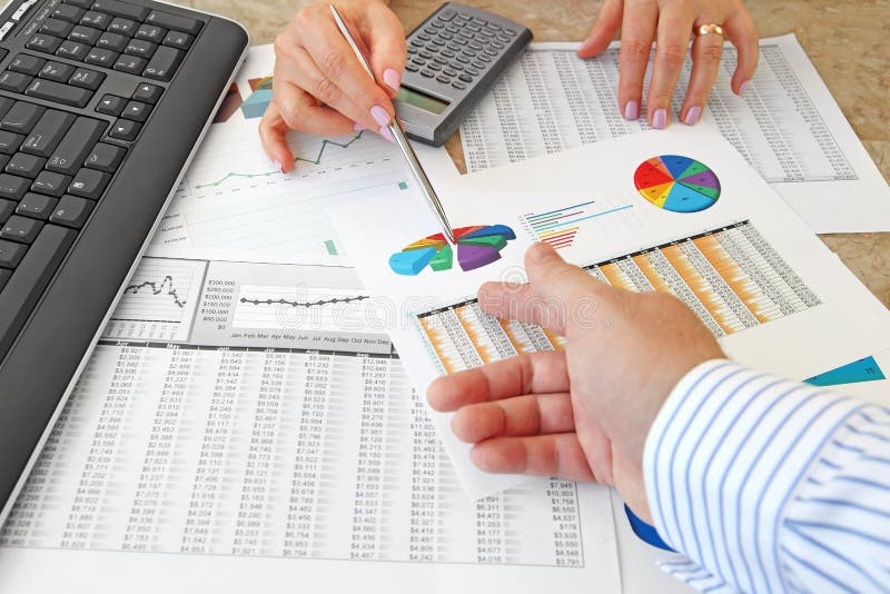 De Lijsten En De Documenten Van Grafieken Stock Foto - Image of ...