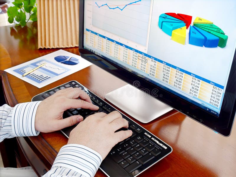 Het Analyseren Van Gegevens Over Computer. Stock Foto - Image of ...