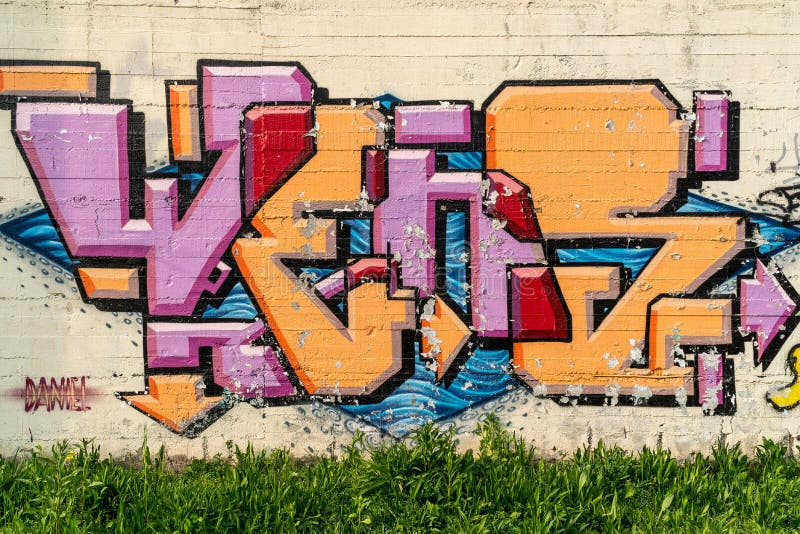 Het Art Kleurrijke Graffiti Op De Muur Redactionele Foto - Image of ...