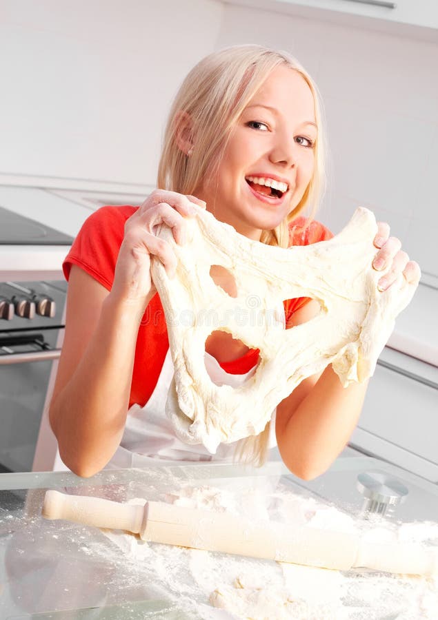 Het baksel van de vrouw stock foto. Image of bakker, keuken - 18368358
