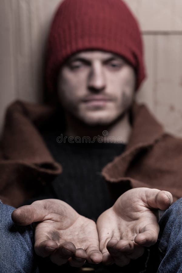 Het Bedelen Van De Dakloze Mens Stock Foto - Image of alcoholisch ...