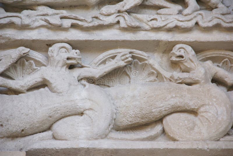 Het Beeldhouwwerk Van Het Timpaan Van Het Laatste Oordeel Stock Foto ...