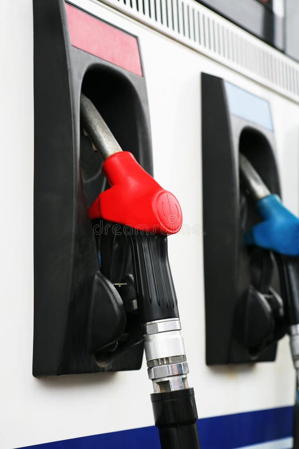 Benzinestation Met Een Slang Stock Foto - Image of afstoten, post: 64447650