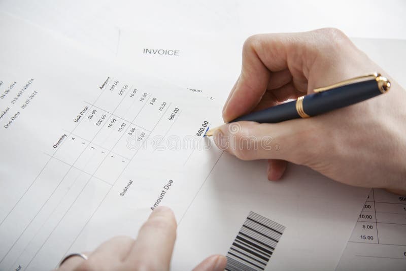 Het betalen van rekeningen stock afbeelding. Image of lijst - 39058797