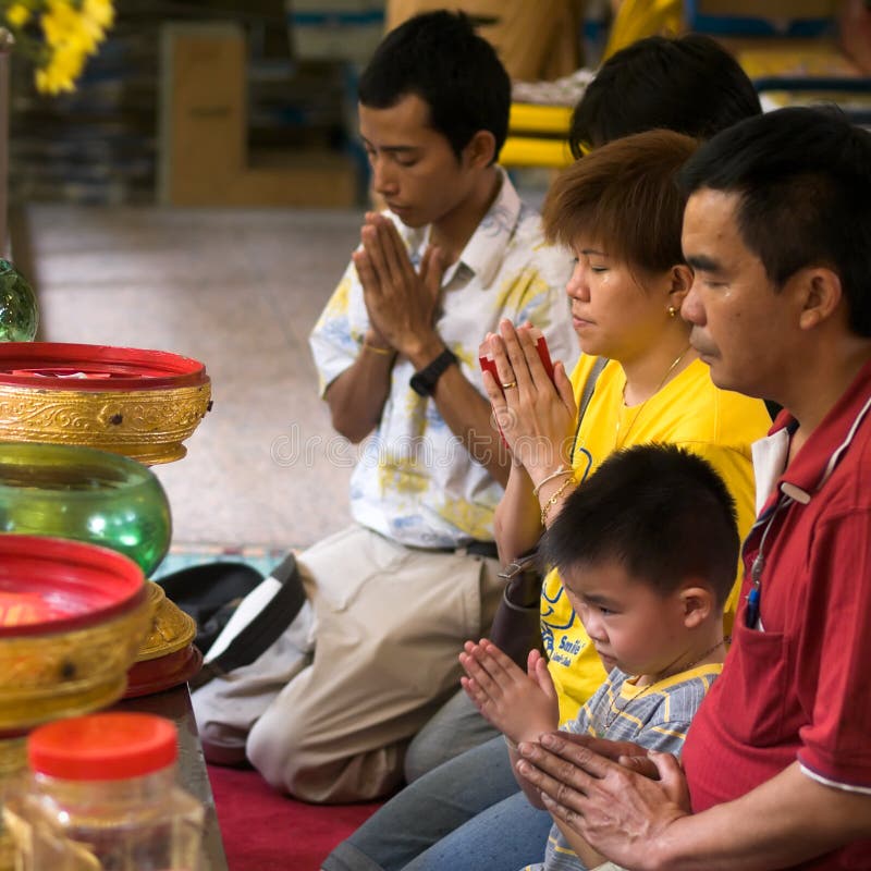 Biddende Monnik redactionele fotografie. Afbeelding bestaande uit ...