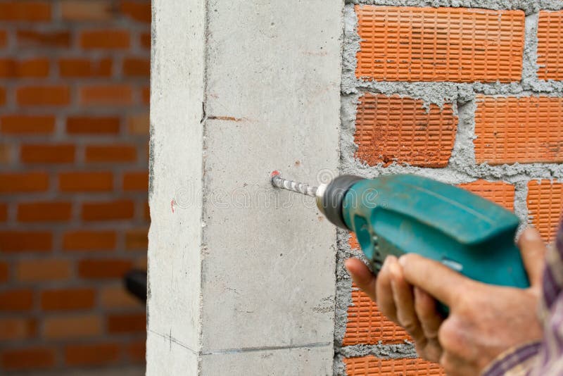 De Muur Boren Met Elektrische Boormachine 1 Stock Foto - Image of ...