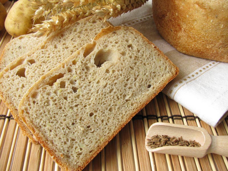 Het brood van de aardappel stock afbeelding. Image of gespeld - 16807671