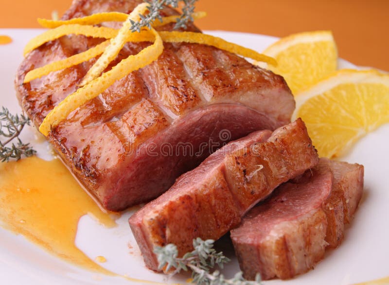 Het Brood Van De Eend En Oranje Saus Stock Afbeelding - Image of vlees ...