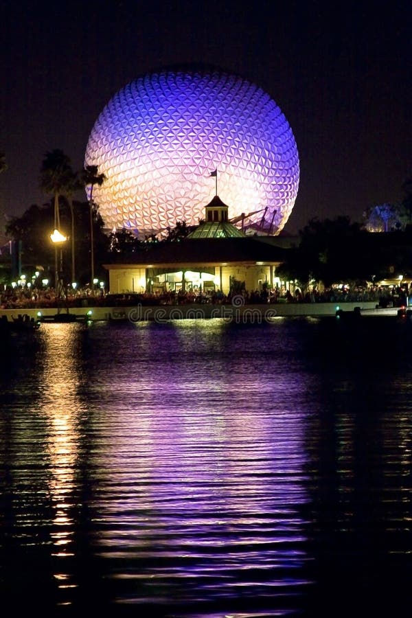 Disneyland Parijs Parade redactionele foto. Afbeelding bestaande uit ...