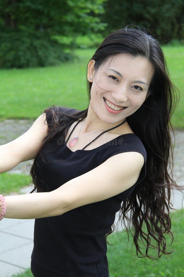 Portret Van Mooie Chinese Vrouwen Stock Afbeelding - Image of lachen ...