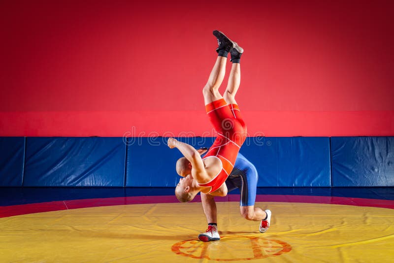 De Vrouwen Worstelen Stockfoto's - Download 305 Royalty Free Photos