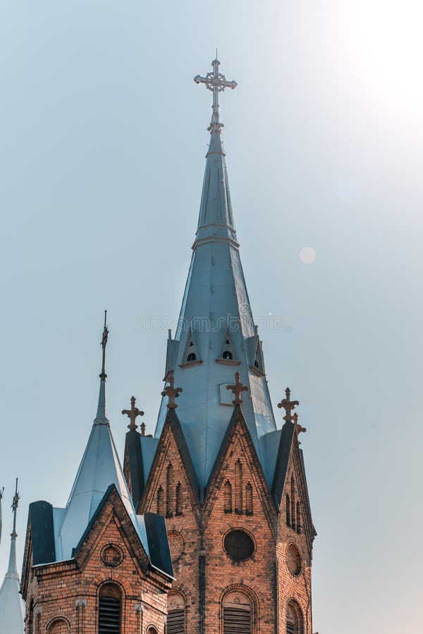 Toren Met Een Dak Van Tegels Stock Afbeelding - Image of patroon ...