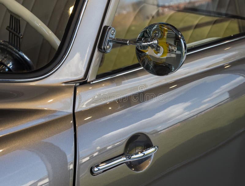 Het Deel Van Een Oude Auto in Retro Stijl Stock Foto - Image of ...