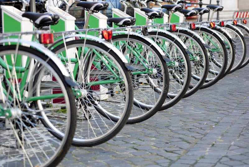 Het delen van de fiets stock foto. Image of berg, cyclus - 12368488