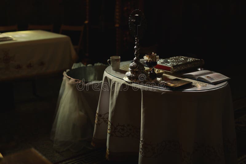 Het Dopen in Een Orthodoxe Kerk Stock Foto - Image of orthodox, doopsel ...