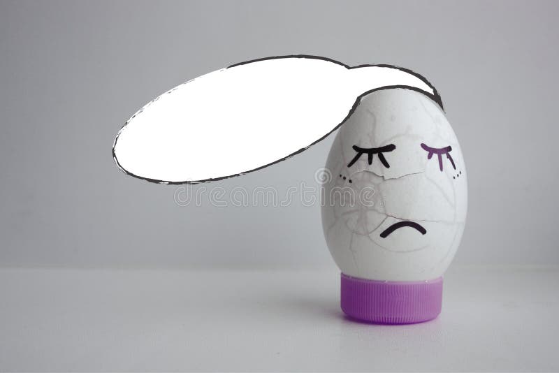 Het Ei is Grappig Met Het Gezicht Op De Tribune Stock Foto - Image of ...